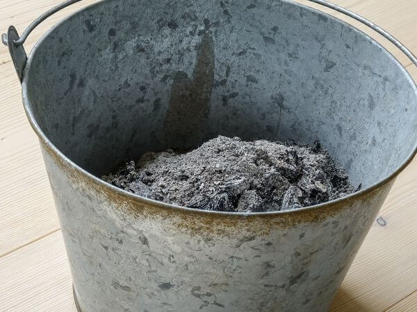 Dove Si Butta la Cenere? - Smaltimento e Riutilizzo